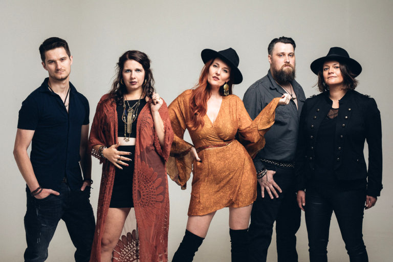 Brave Rival : une touche féminine irrésistible [Interview] - ROCK'N FORCE