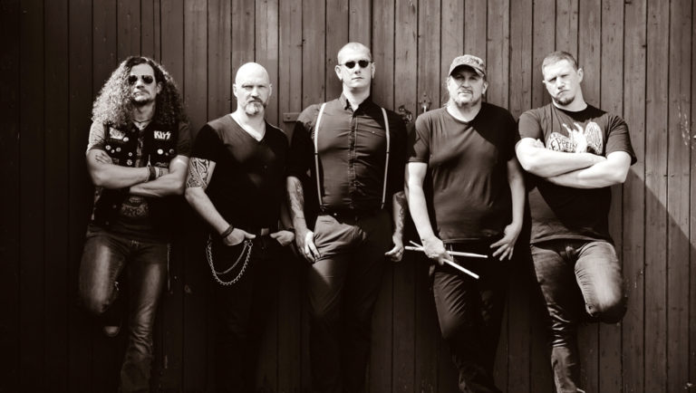 Riot At The Moonshine Bar : rock rebellion - ROCK'N FORCE